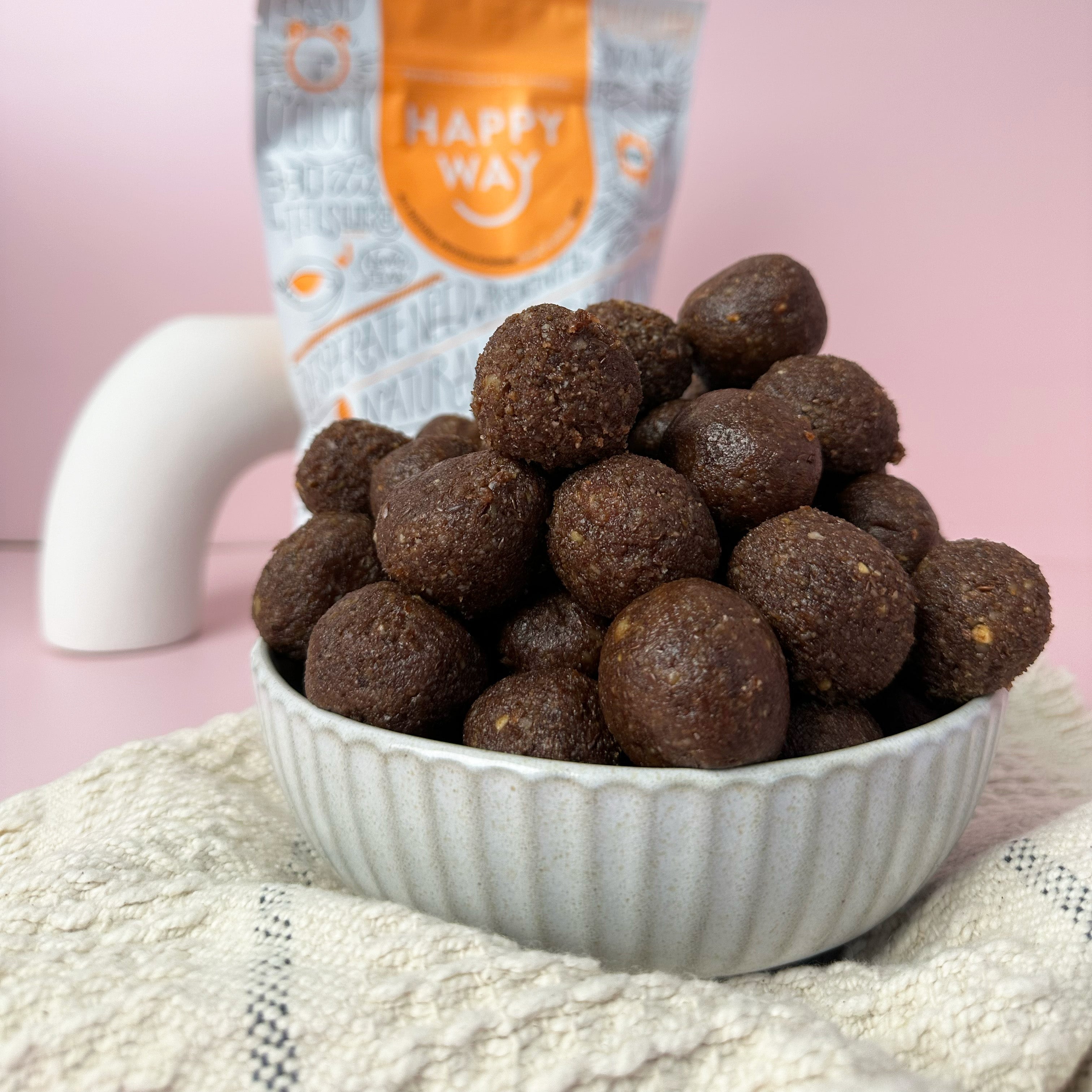 PEANUT BUTTER CHOC BALLS