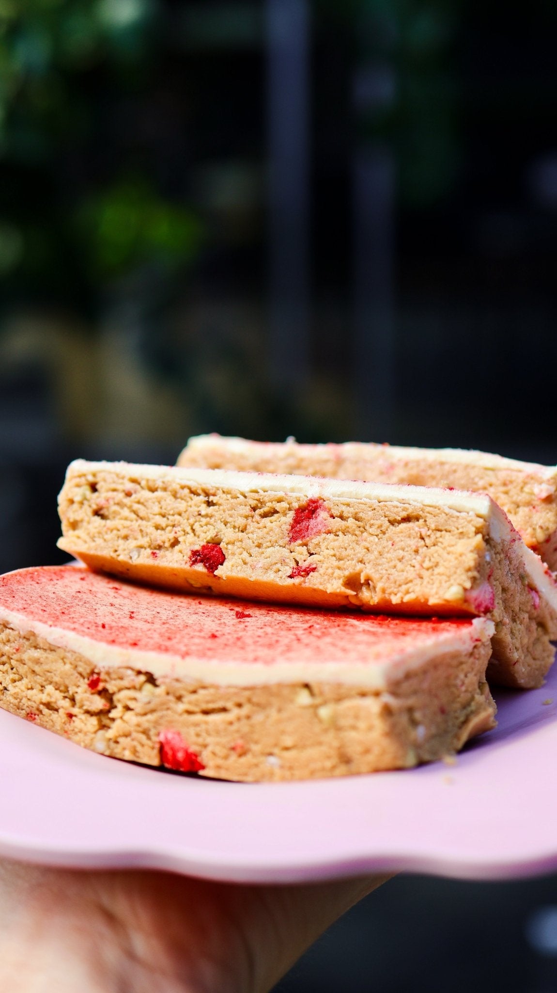 WHITE CHOC RASPBERRY NO-BAKE PROTEIN BARS